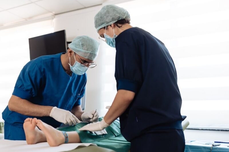 Besnijdenis Jongen | Zoon laten besnijden - MC Kliniek